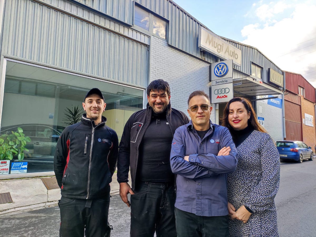 Salegi, hiru belaunaldi autoak konpontzen - Otamotz : Otamotz