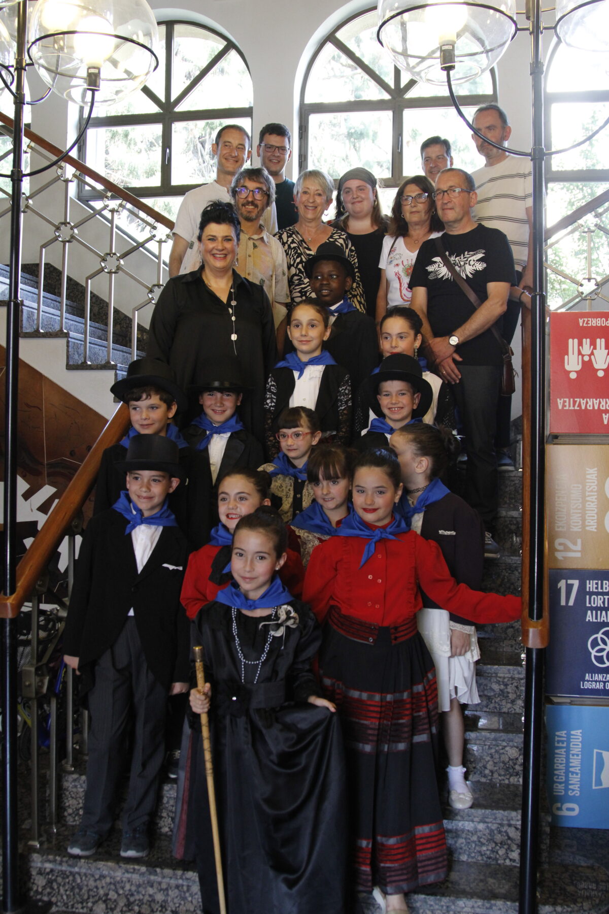 Haurrek hartu dute aginte-makila, Eider Aldalur alkate txiki ...