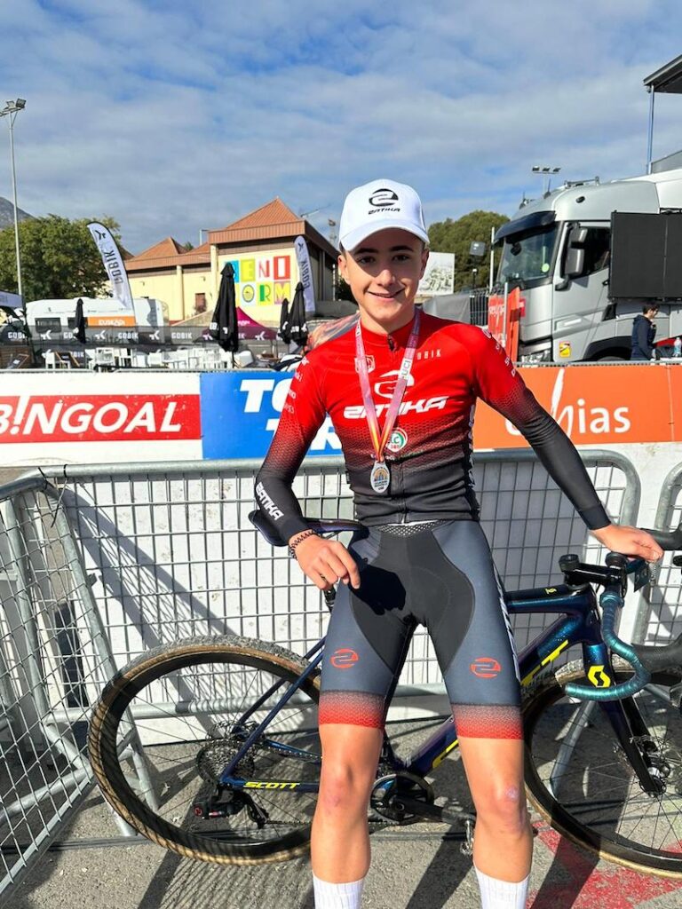 Aner Irizarrek Benidormeko ziklo-kros proba irabazi du - Otamotz : Otamotz